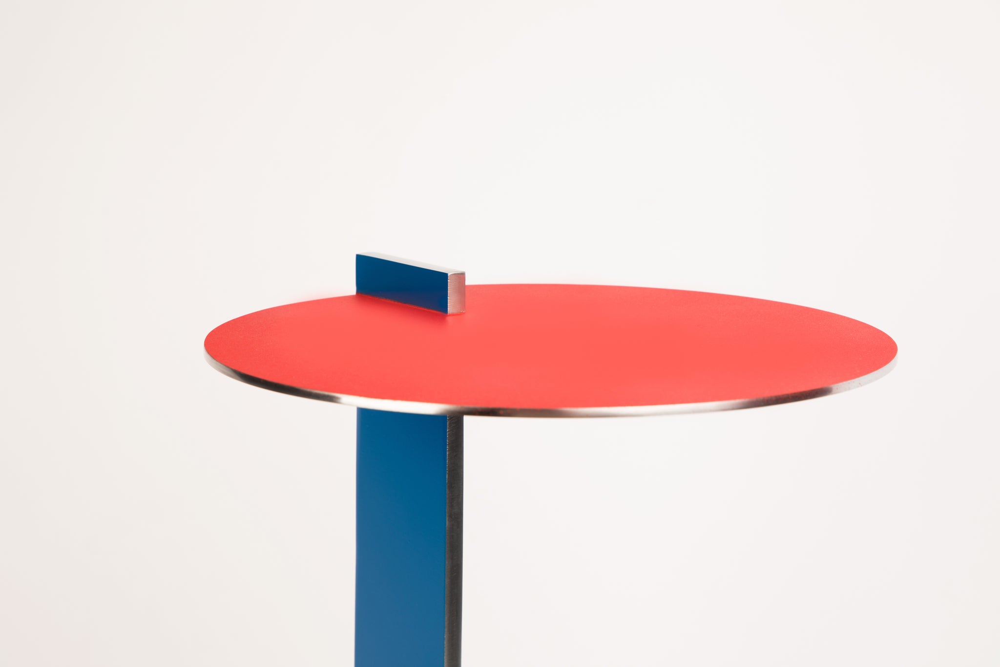 Clip Side Table– B E N T
