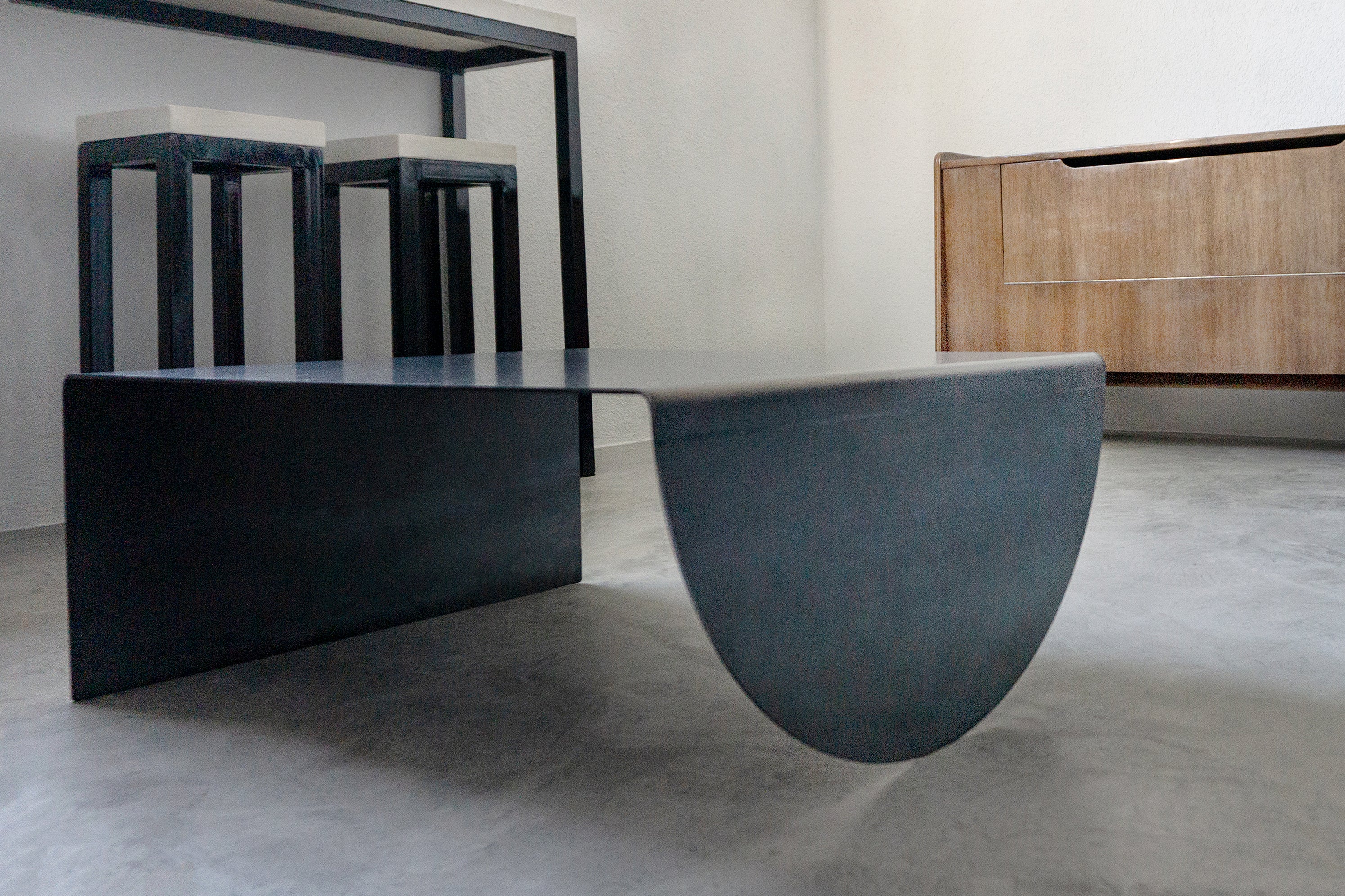 Asymmetrical coffee table– B E N T